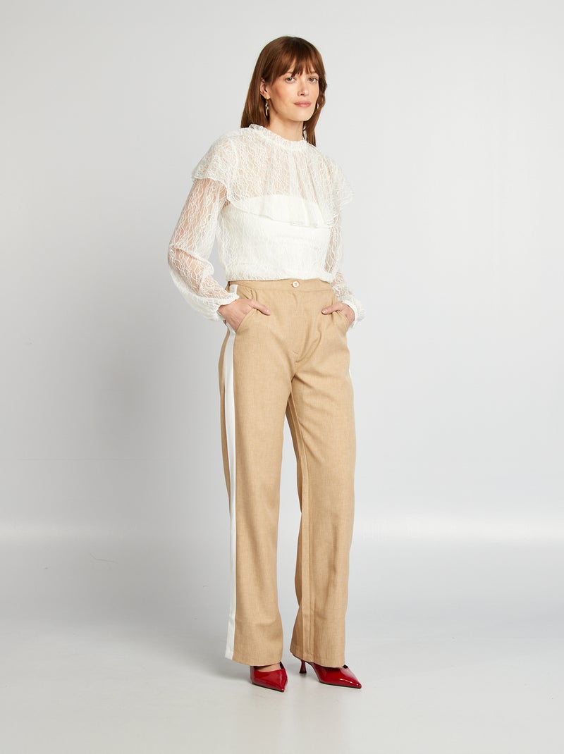 Blusa de renda com folhos - Branco - Mulher - 22.00€ - Kiabi