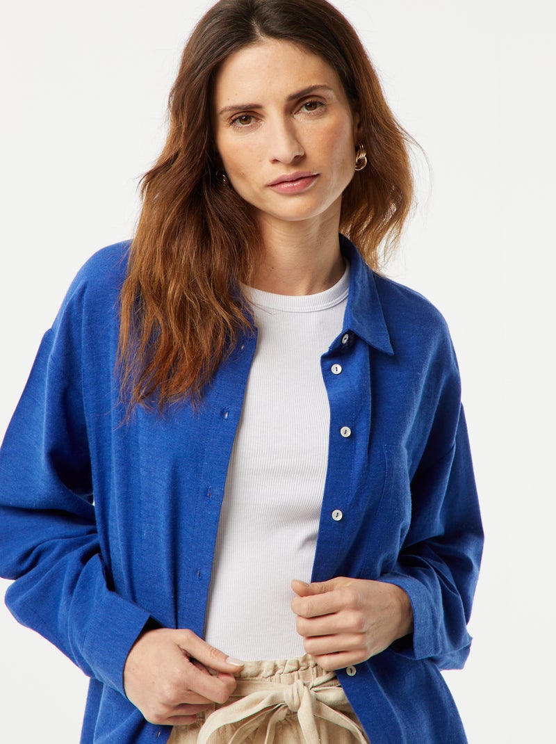 Camisa comprida com bolso frontal com 20% de linho - AZUL - Mulher - 18 ...