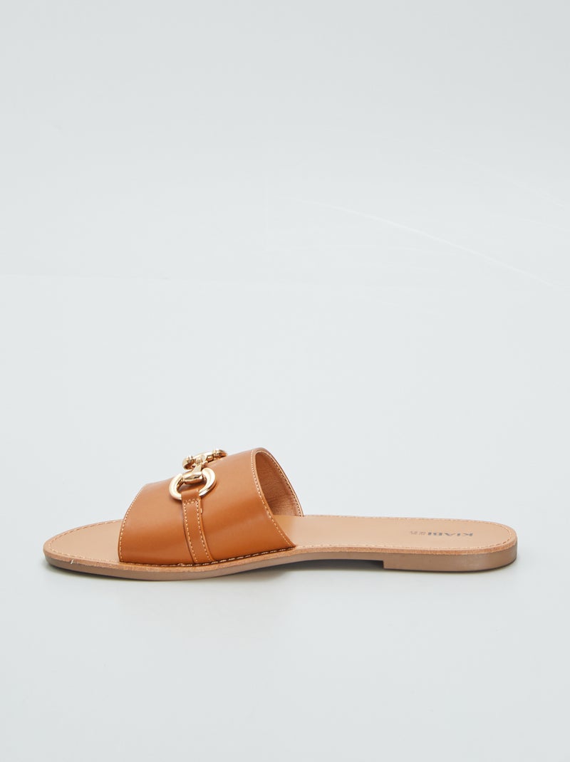 Chinelas rasas com fivela dourada - CASTANHO - Kiabi - 15.00€
